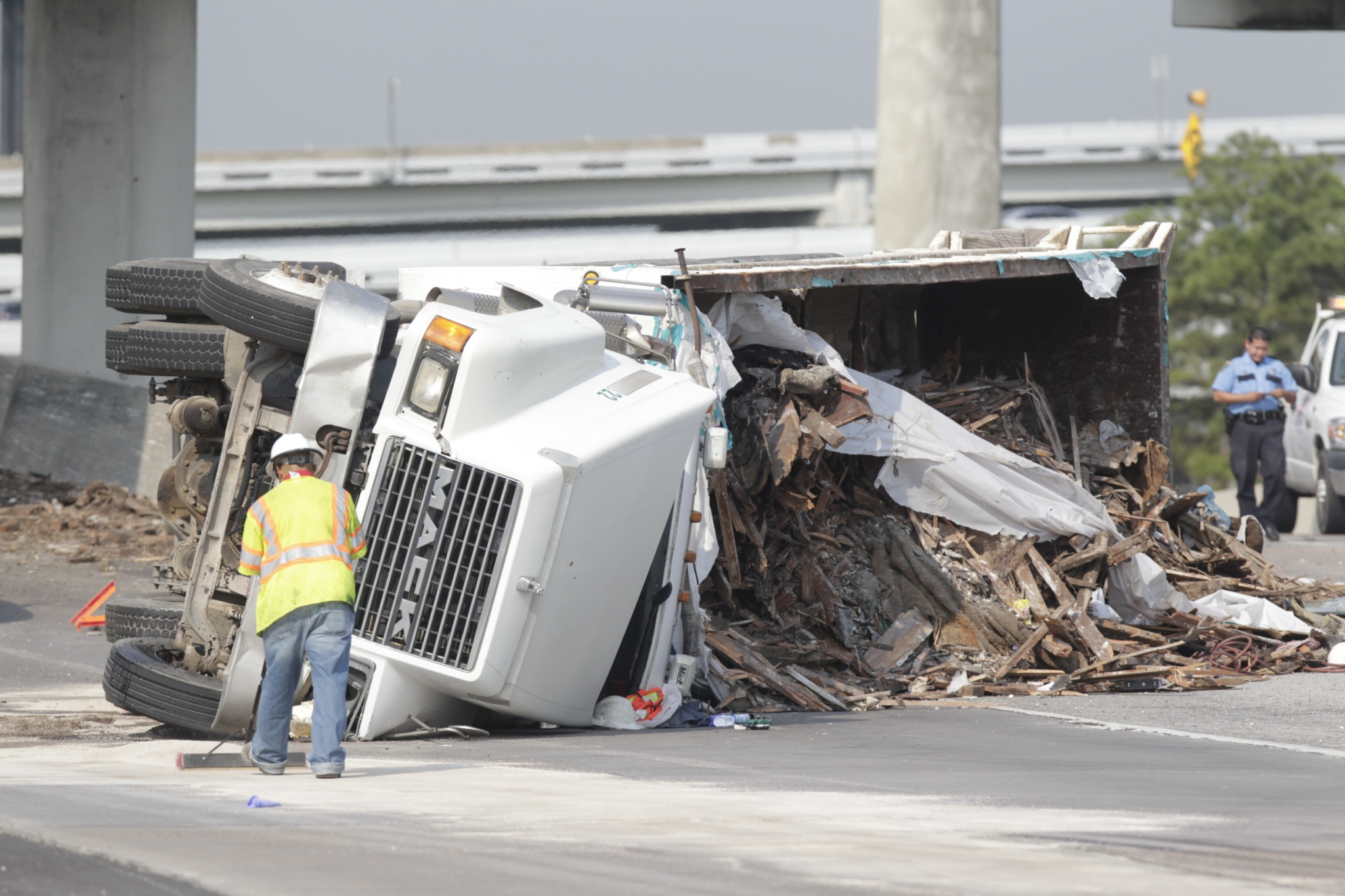 Lost load blocks ramp from Gulf Freeway to South Loop