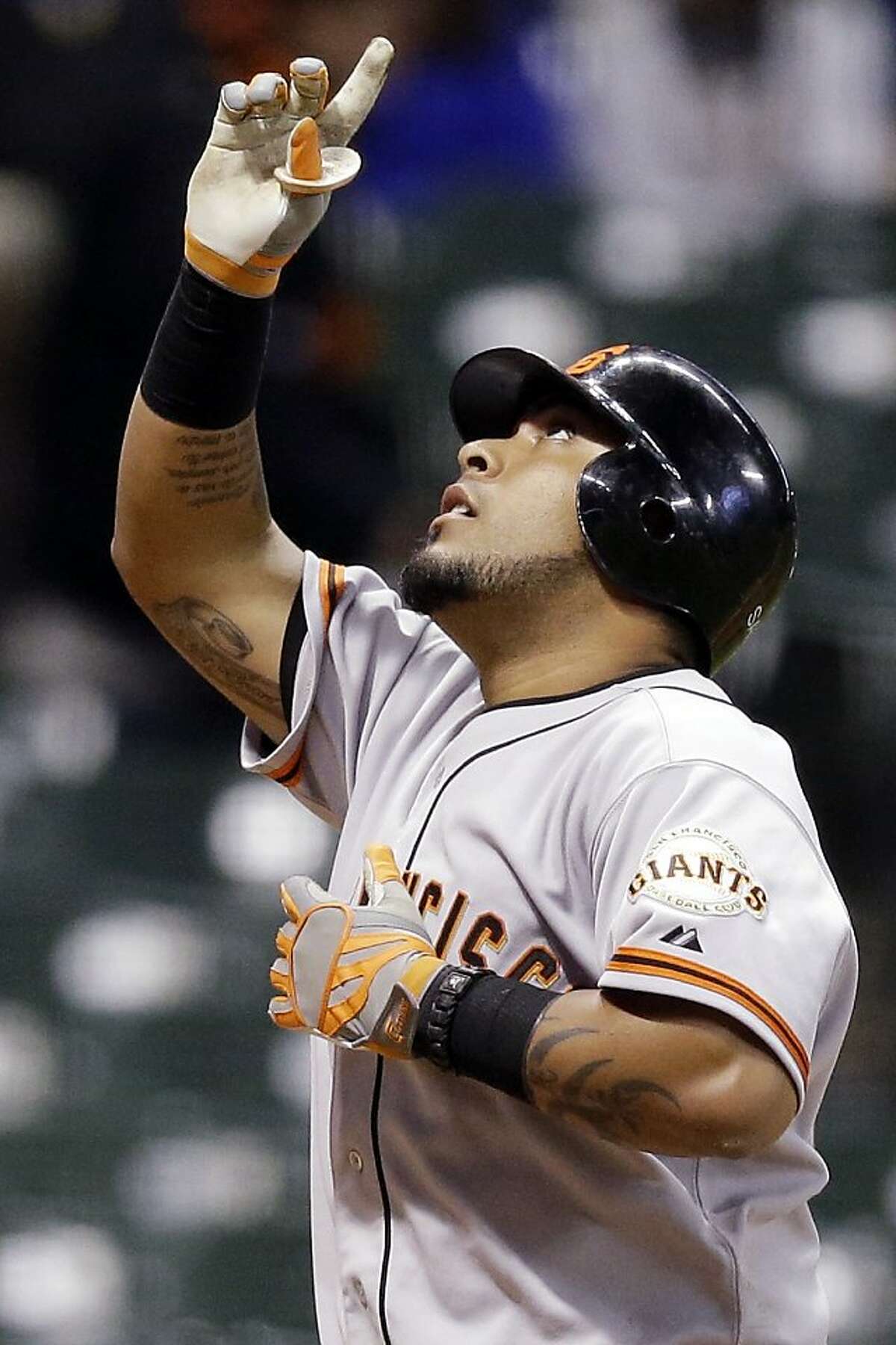 Hector Sanchez homers in 14th as Giants top Brewers