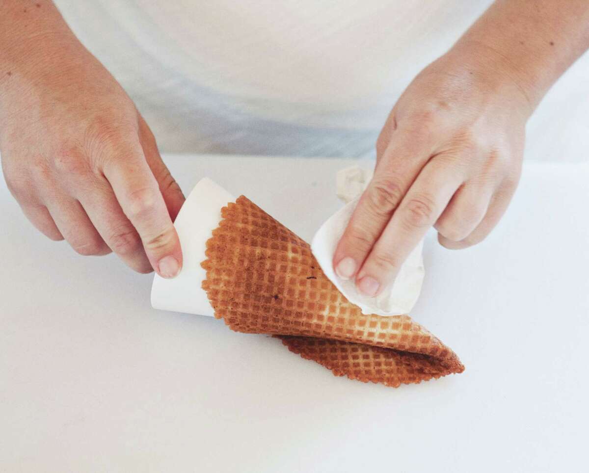 Cake, waffle or sugar?