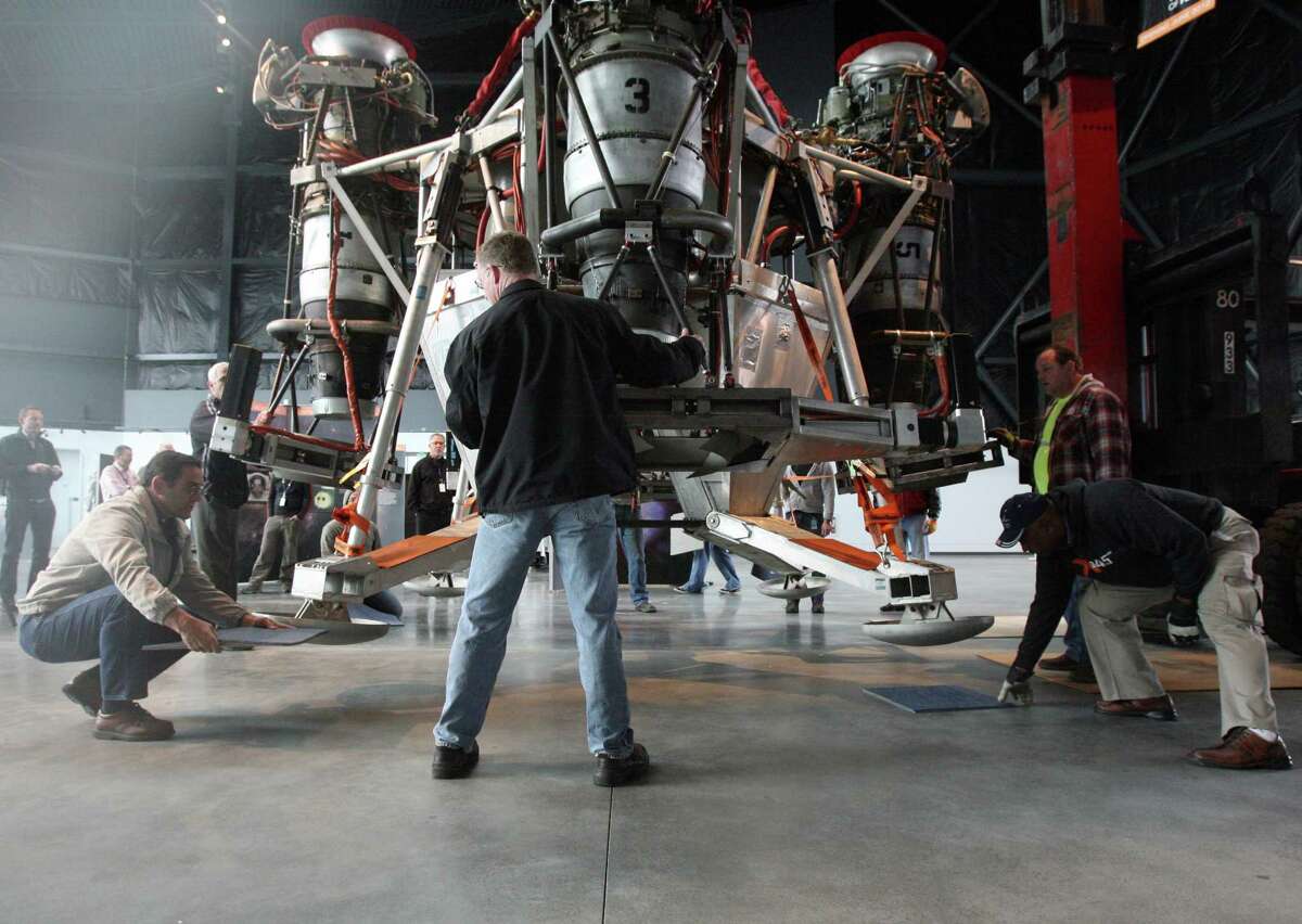 Blue Origin test craft lands in Museum of Flight's Space Gallery