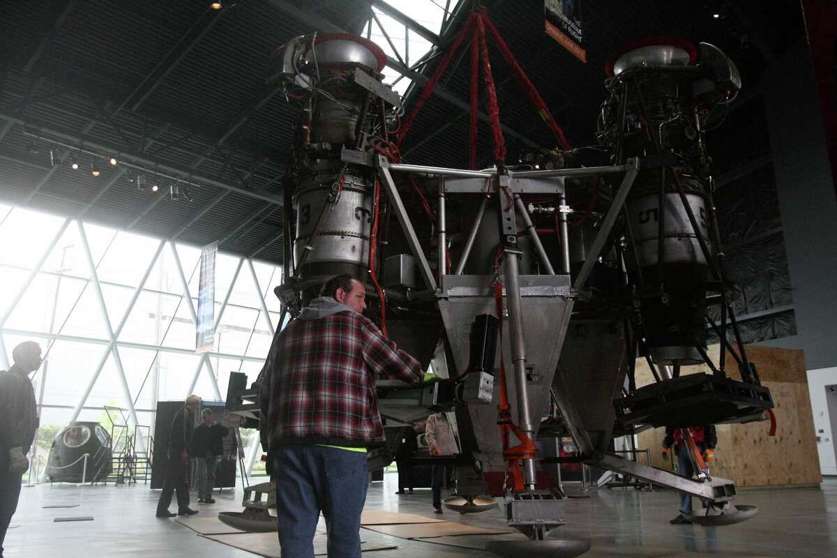 Blue Origin test craft lands in Museum of Flight's Space Gallery