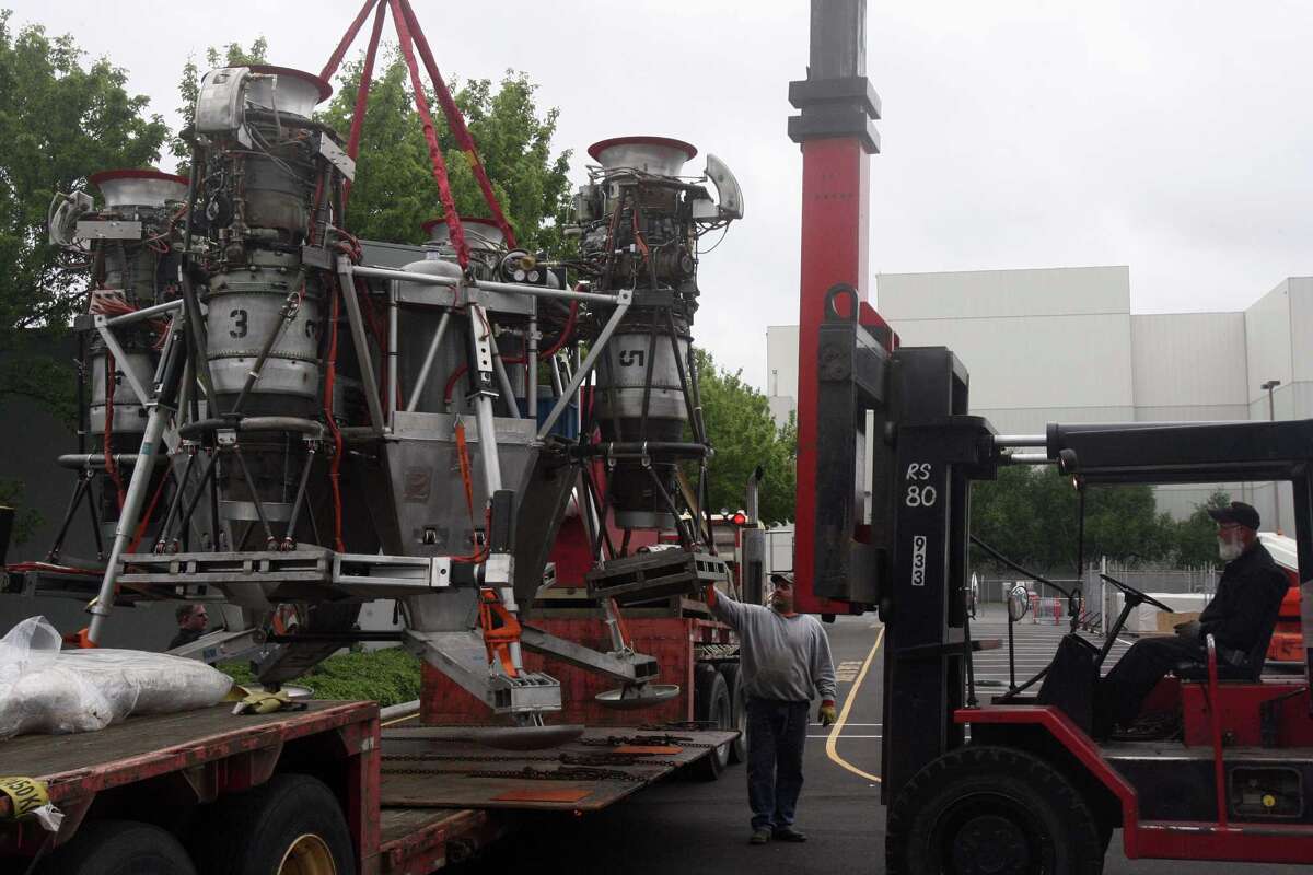 Blue Origin test craft lands in Museum of Flight's Space Gallery