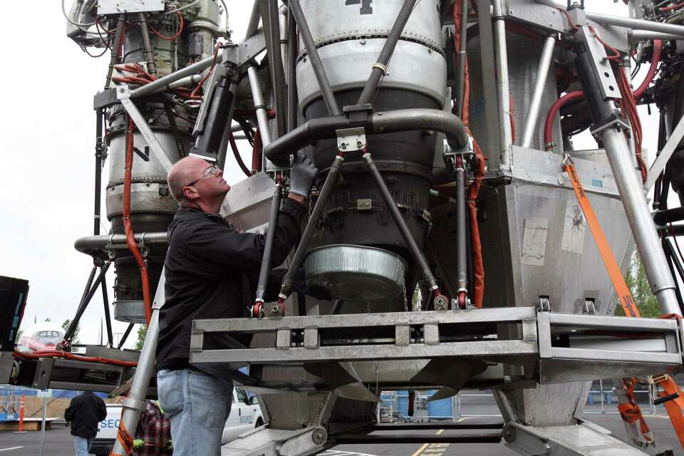 Blue Origin test craft lands in Museum of Flight's Space Gallery