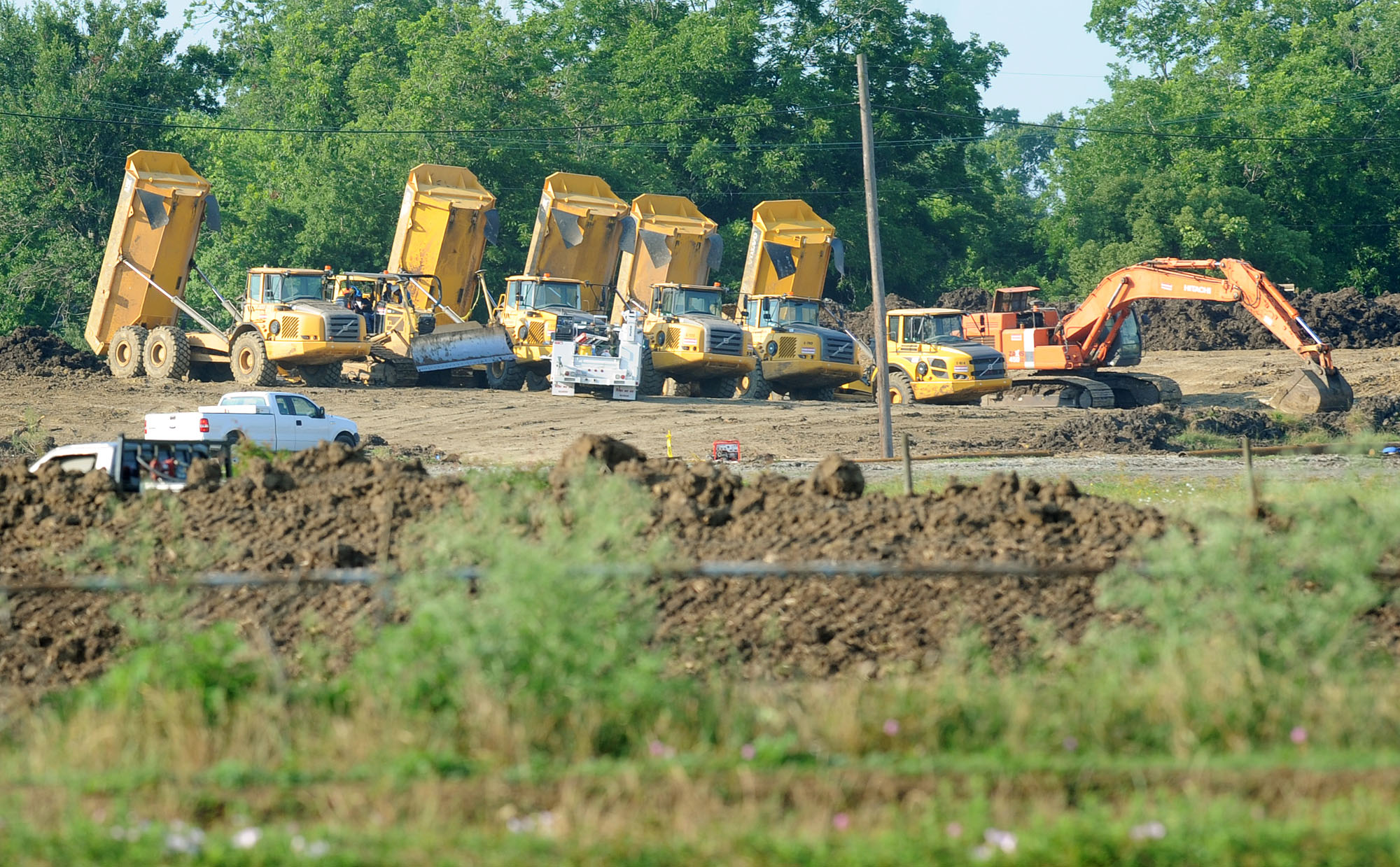 Sunoco building rail yard in Nederland