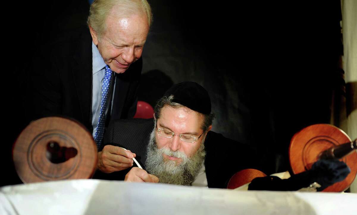 Lieberman helps finish Stamford school's Torah