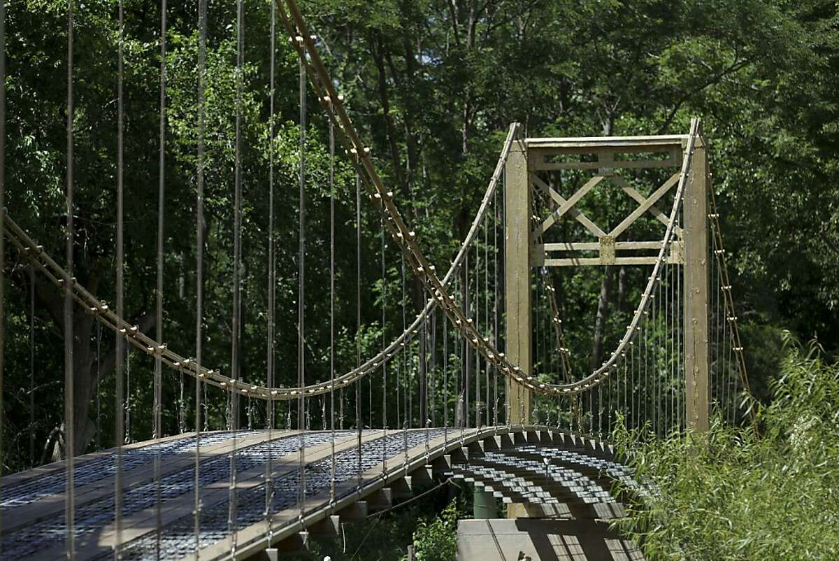 Bridge-building couple isn't in Kansas anymore