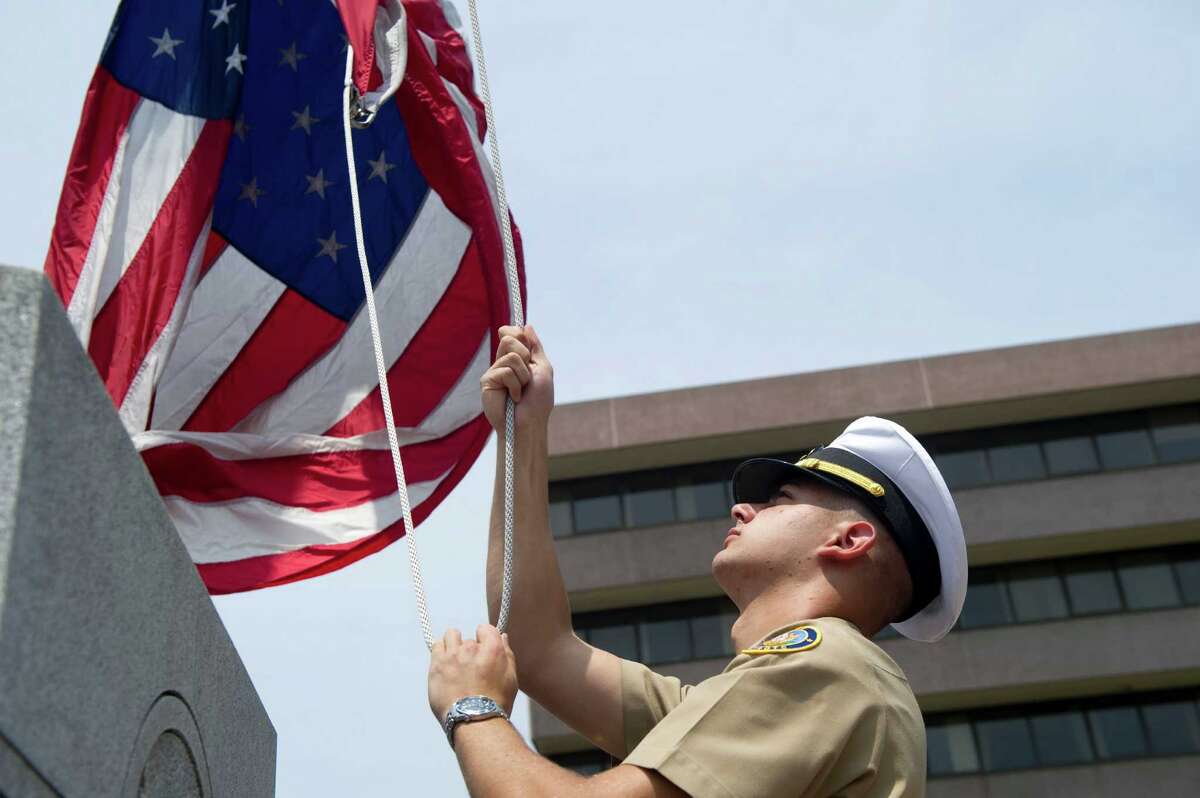 Veterans salute fallen comrades