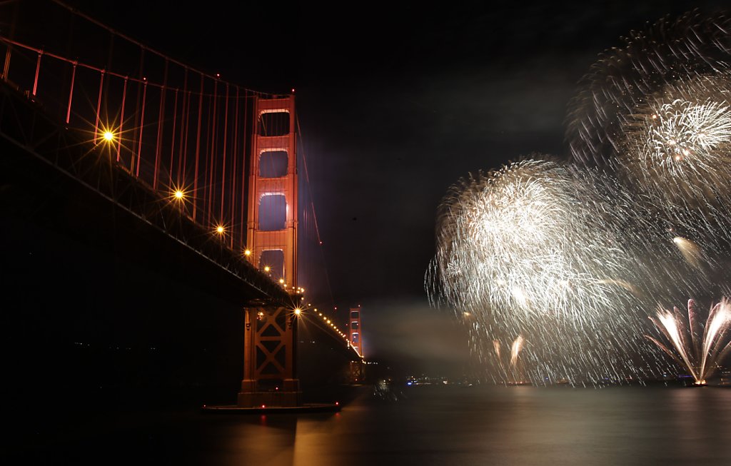 Golden Gate Bridge 75th: fireworks and fog