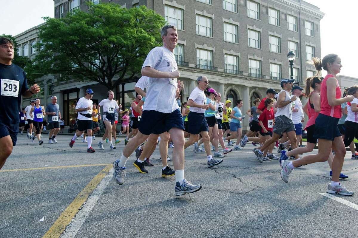 Hundreds of runners turn out for Jim Fixx race; Ariza the overall winner