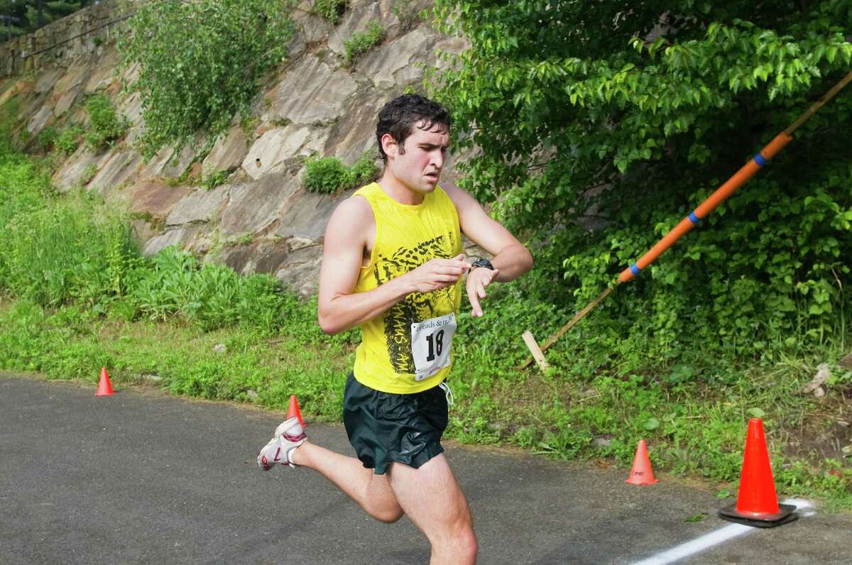 Hundreds of runners turn out for Jim Fixx race; Ariza the overall winner