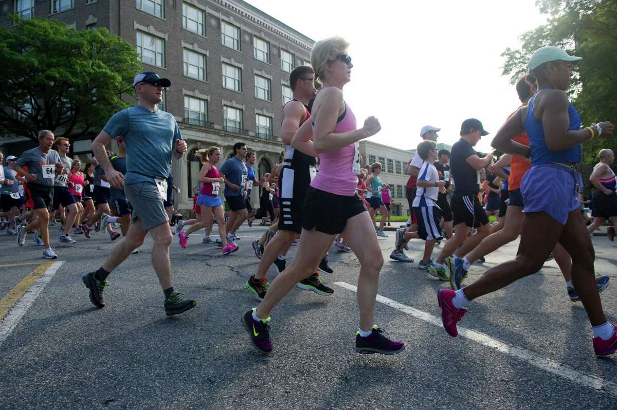 Hundreds of runners turn out for Jim Fixx race; Ariza the overall winner