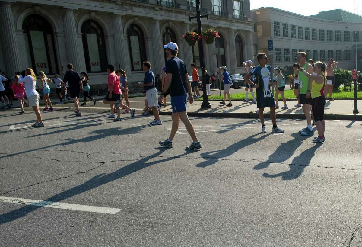 Hundreds of runners turn out for Jim Fixx race; Ariza the overall winner