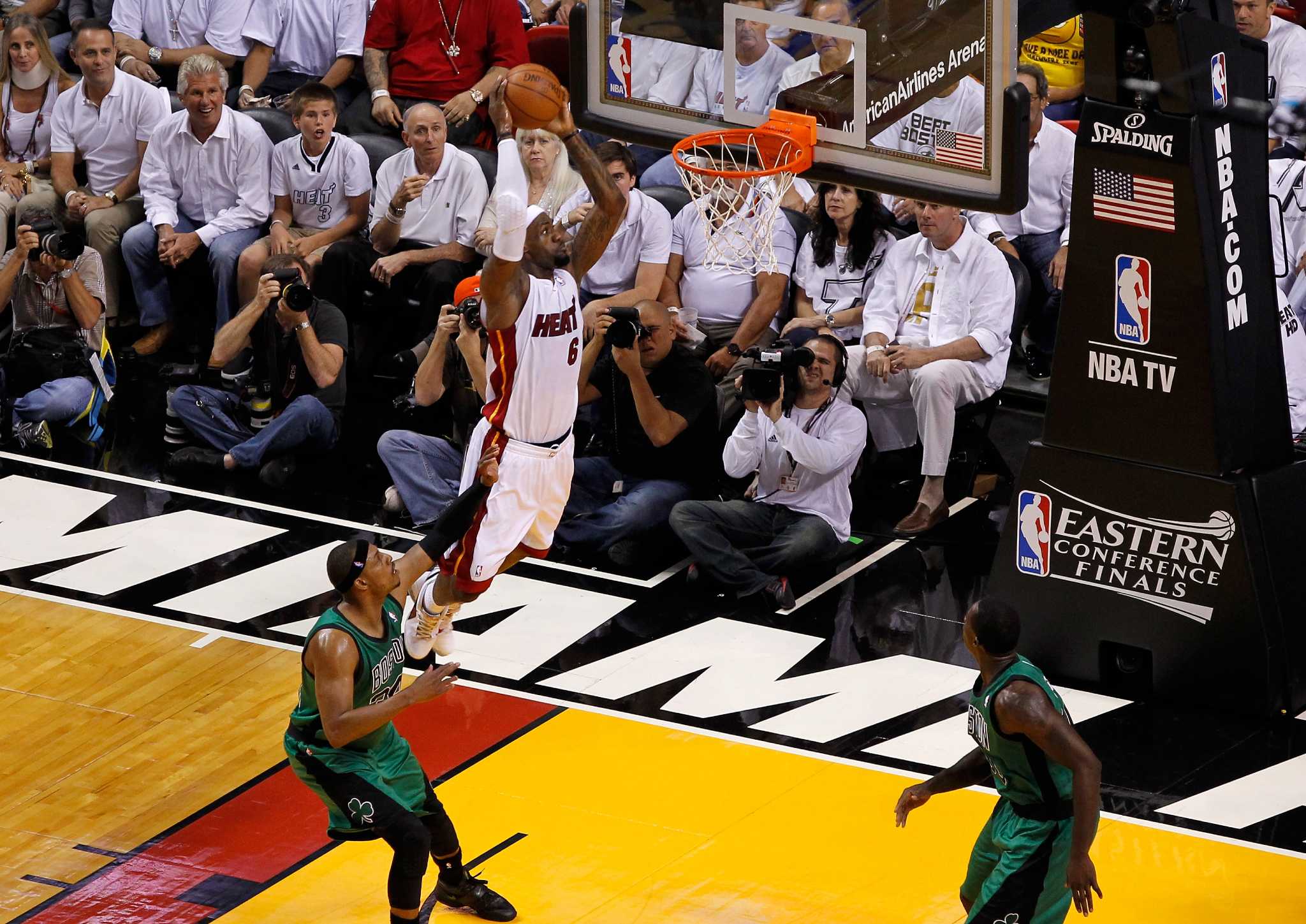 James, Heat defeat Celtics