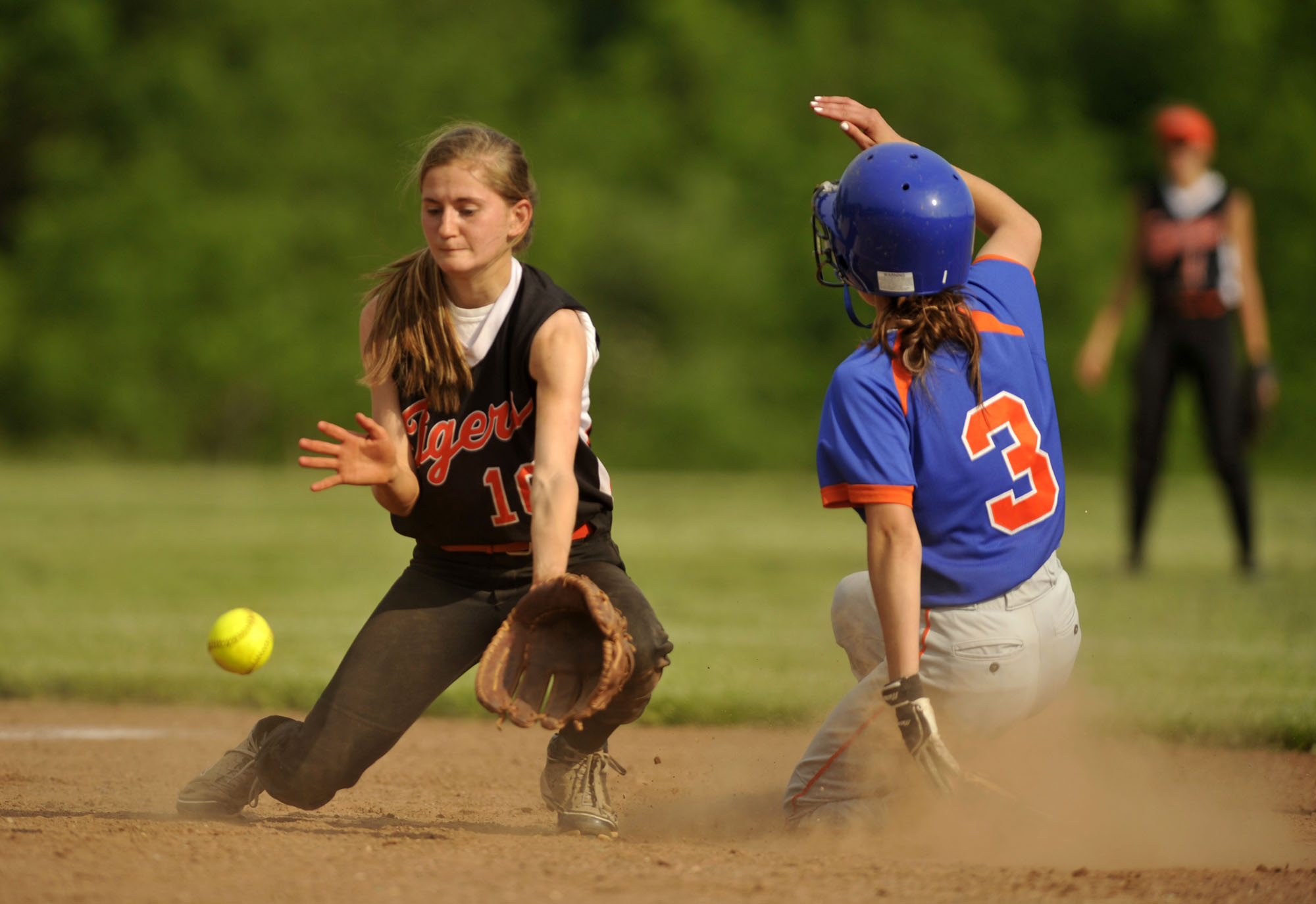 Danbury softball's Kara Orr dominates Ridgefield, drives in only run in ...
