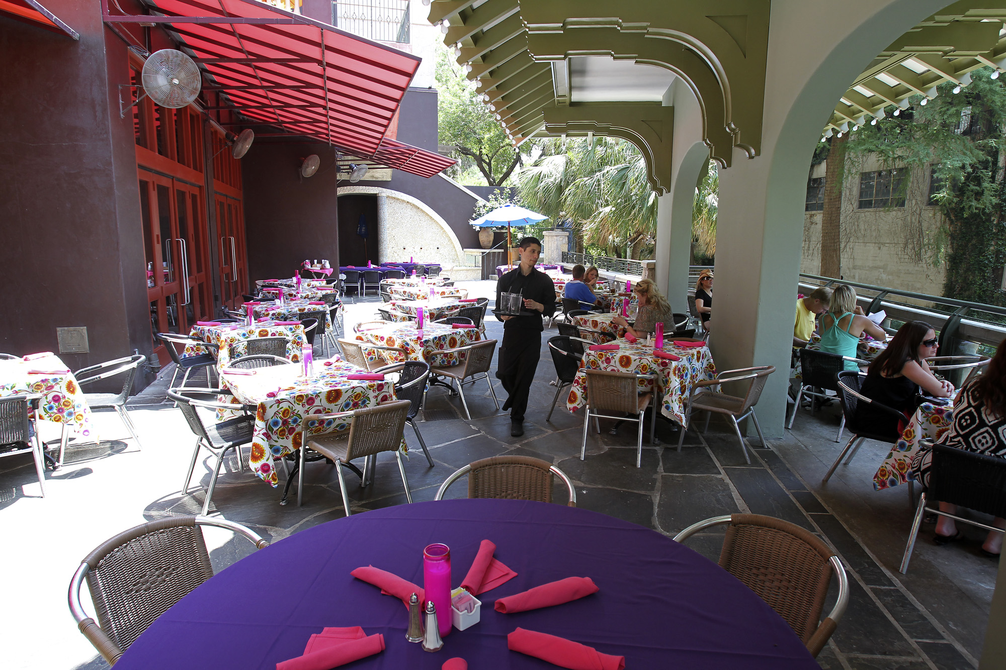 Restaurants offering sweetheart specials