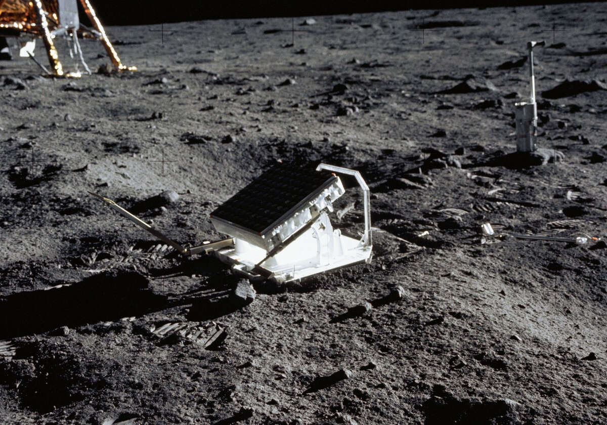 NASA tells future moon adventurers to leave its stuff alone