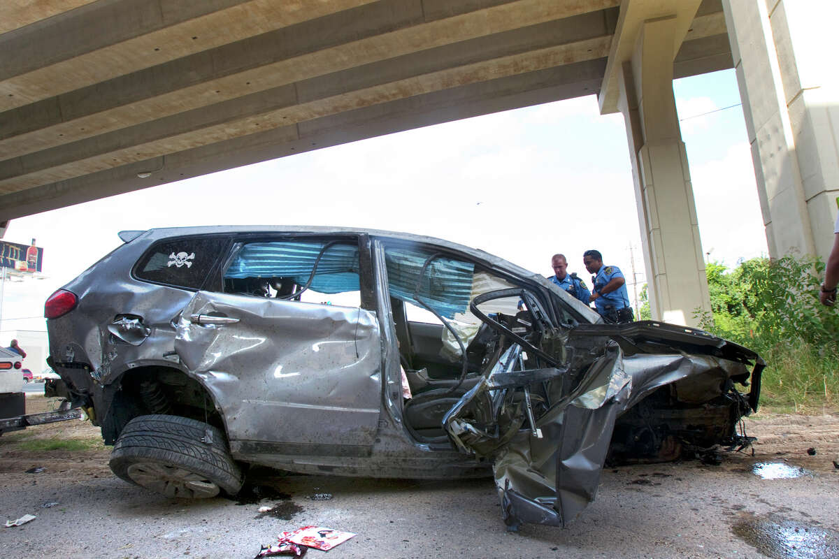 Car drops off freeway ramp