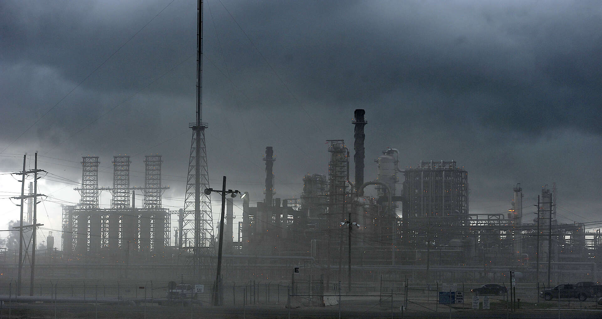 Motiva Port Arthur opens biggest U.S. refinery