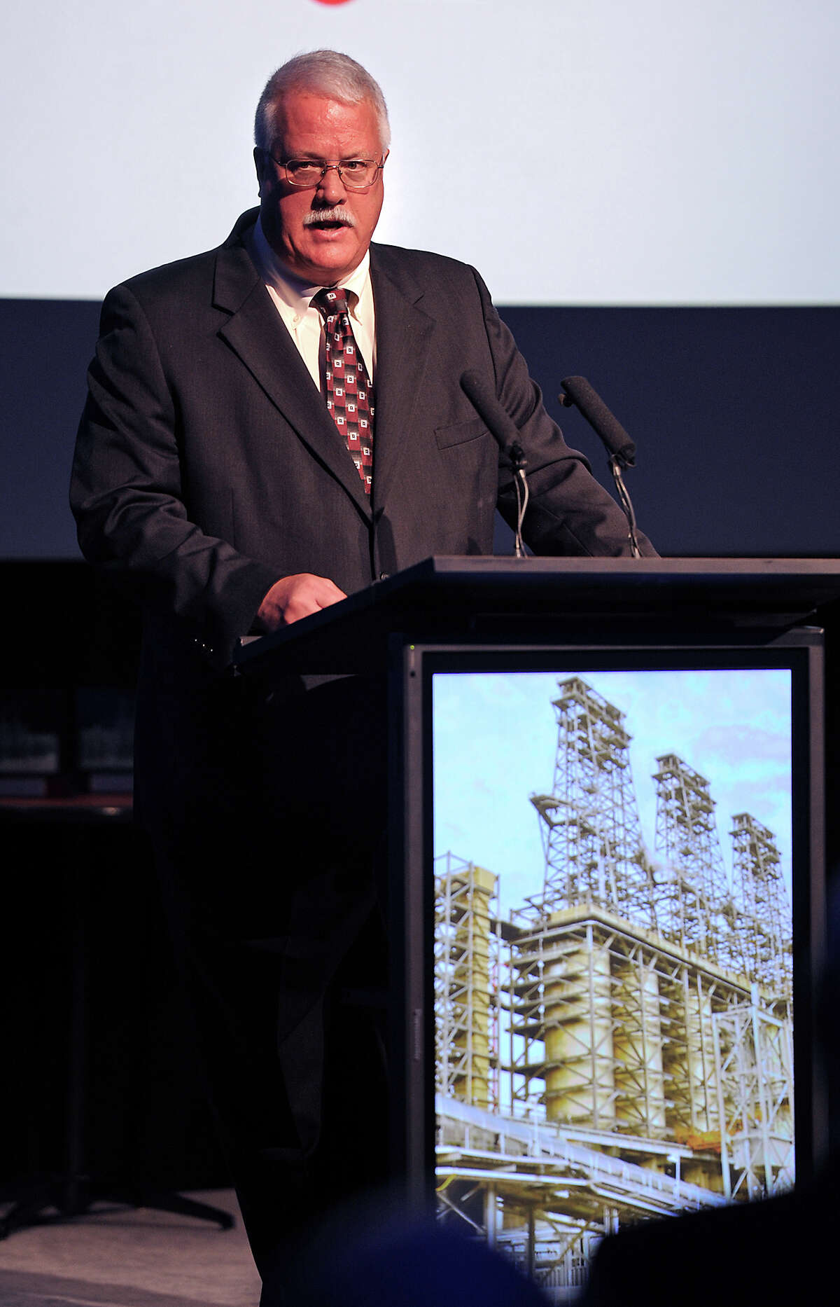 Motiva Port Arthur opens biggest U.S. refinery