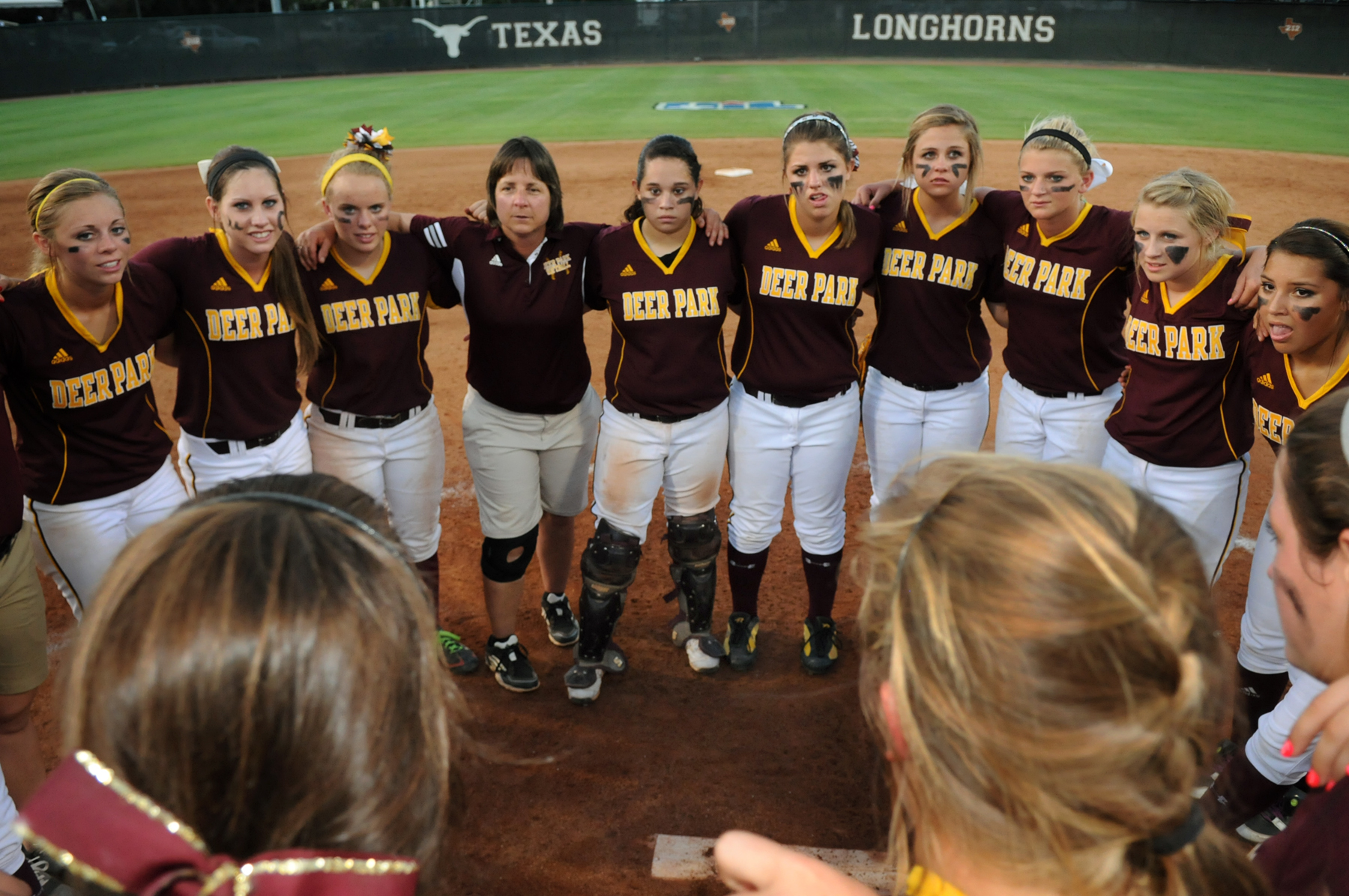 Deer Park erupts for 13 runs to reach softball title game