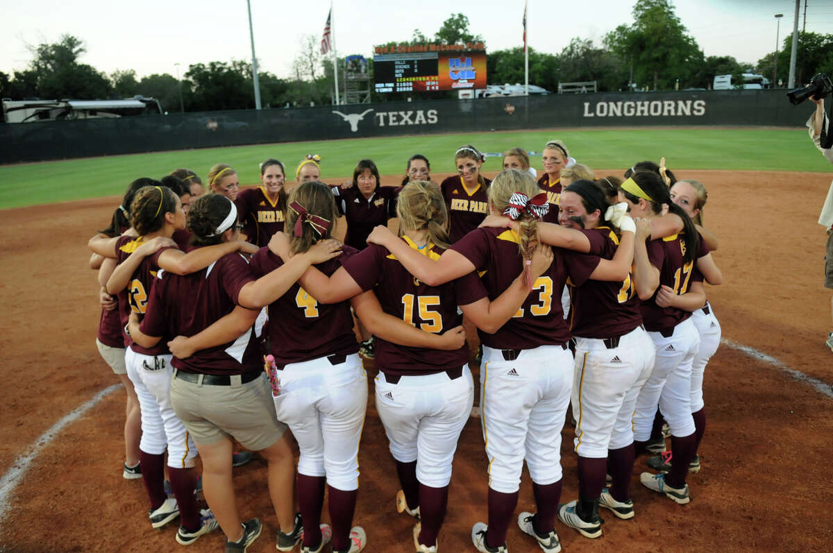 Deer Park erupts for 13 runs to reach softball title game