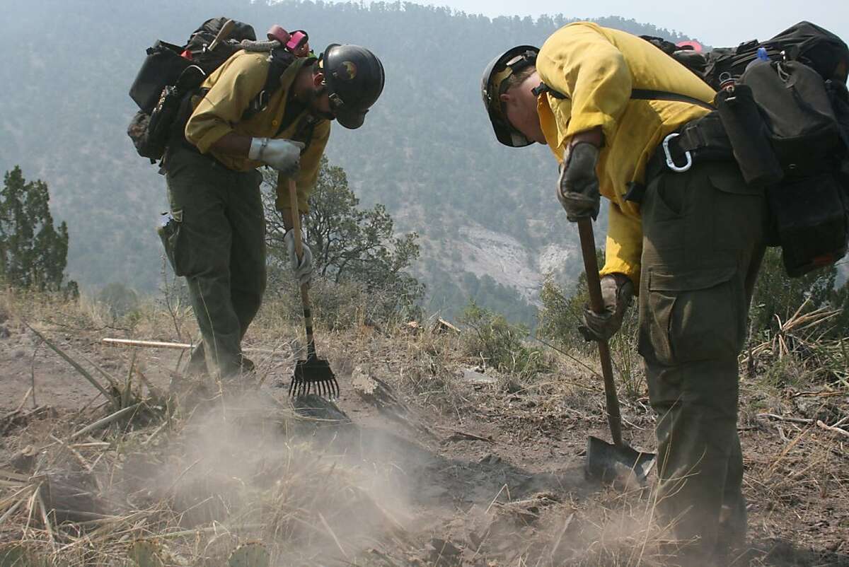 New Mexico crews race to corral largest wildfire