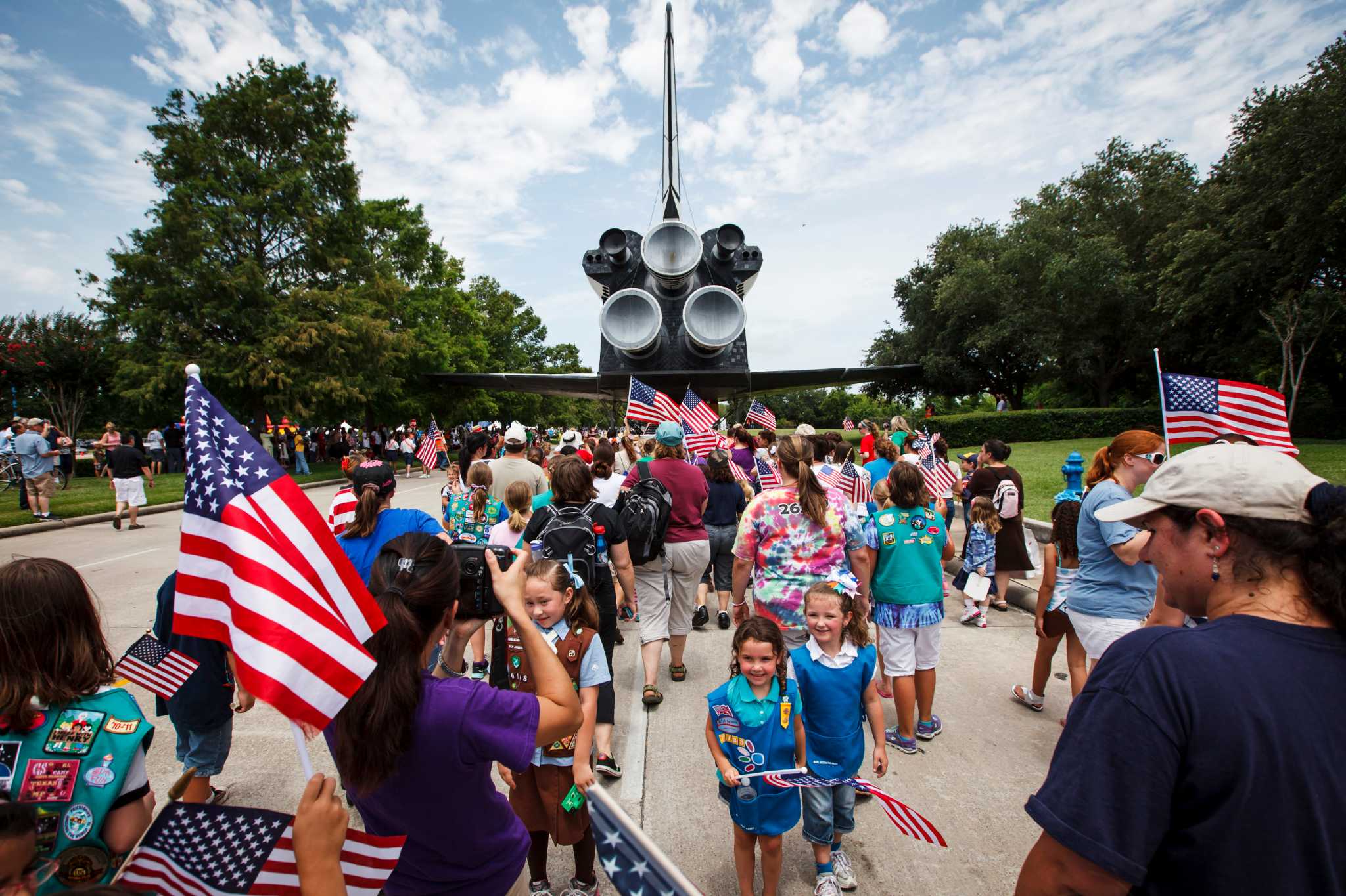 Shuttle mockup reaches new home at Space Center