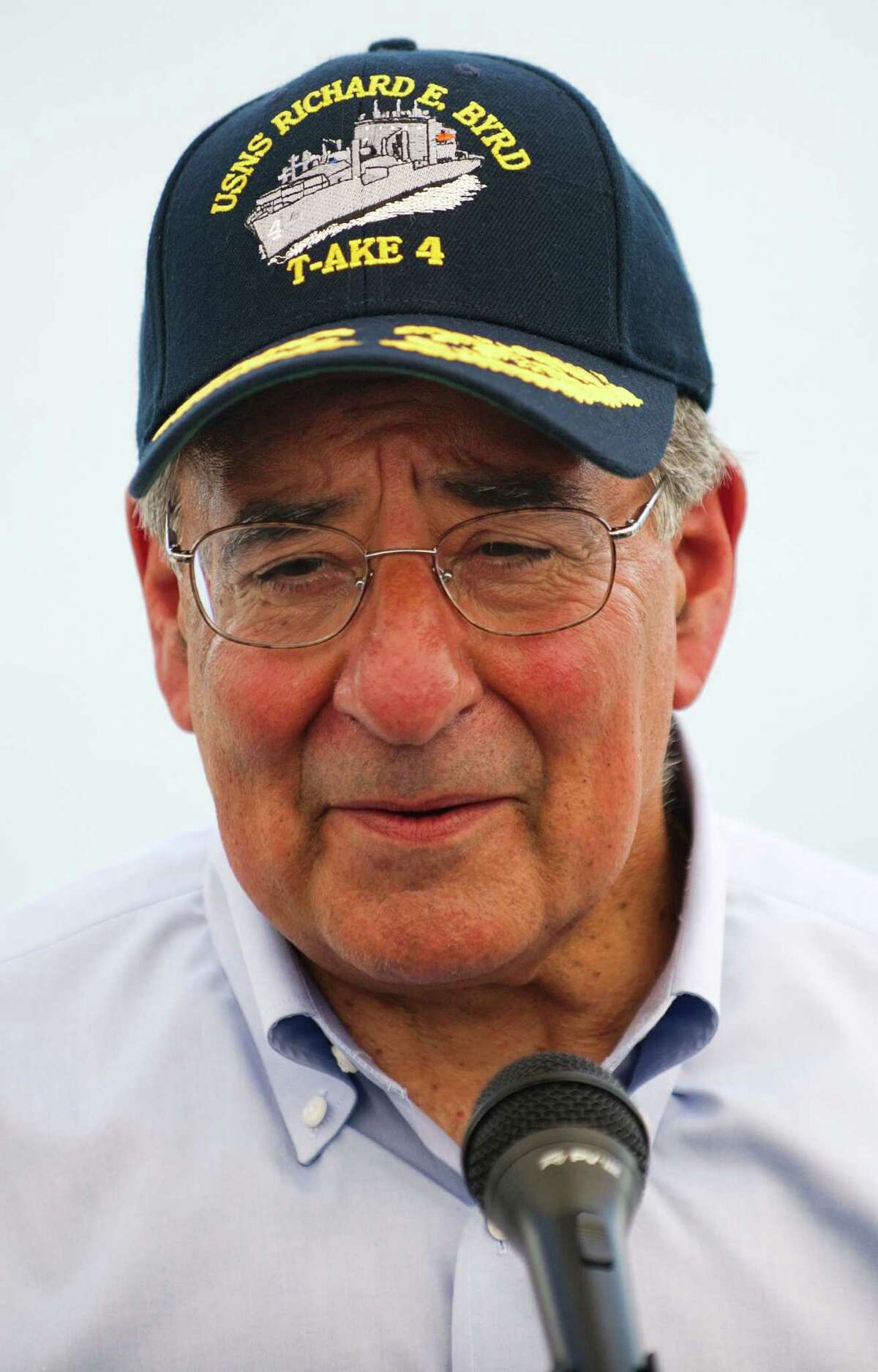 Panetta sends message to China on Vietnam visit