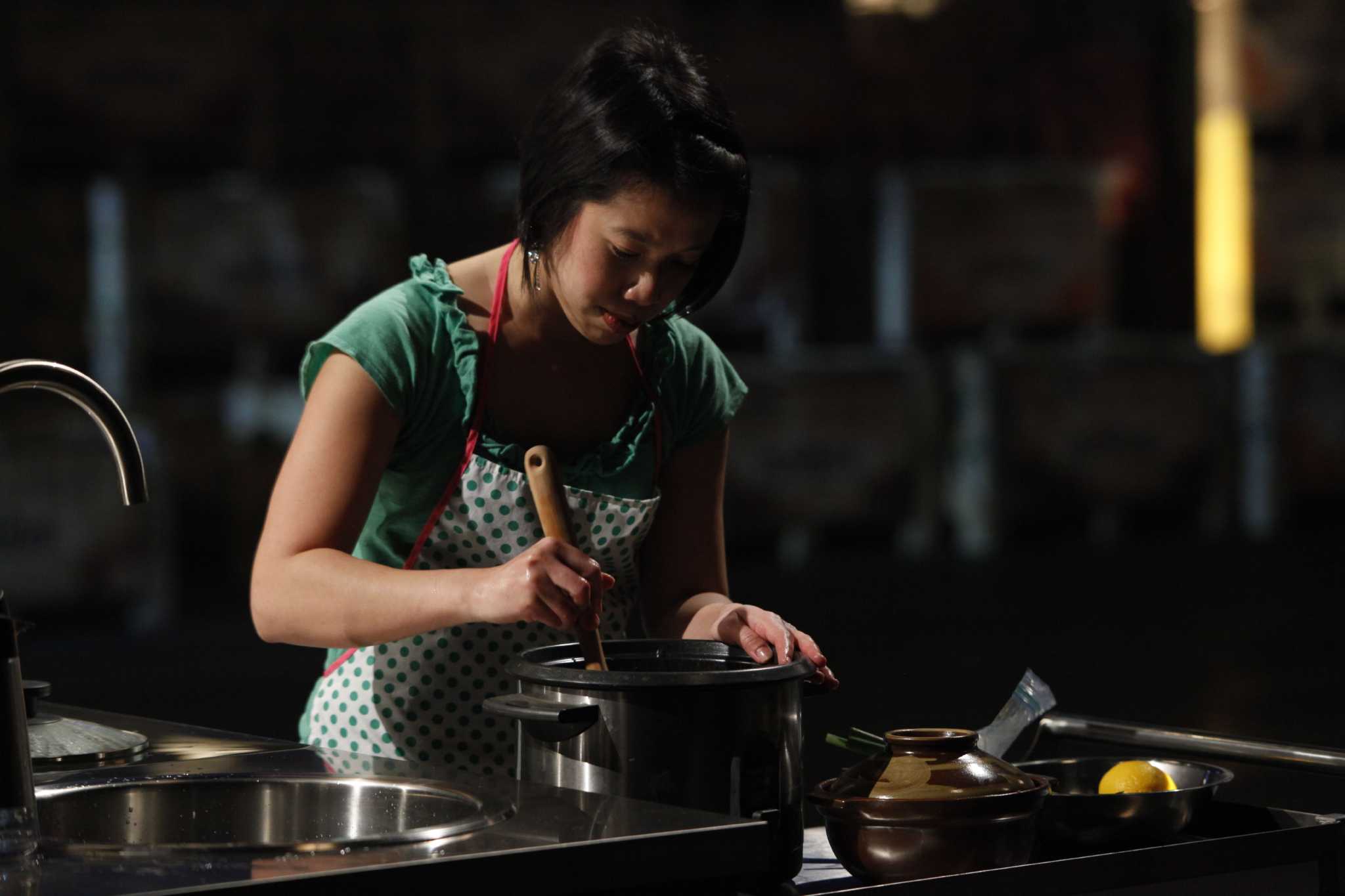 Blind cook's competitive spirit burns on Ramsay's 'MasterChef'