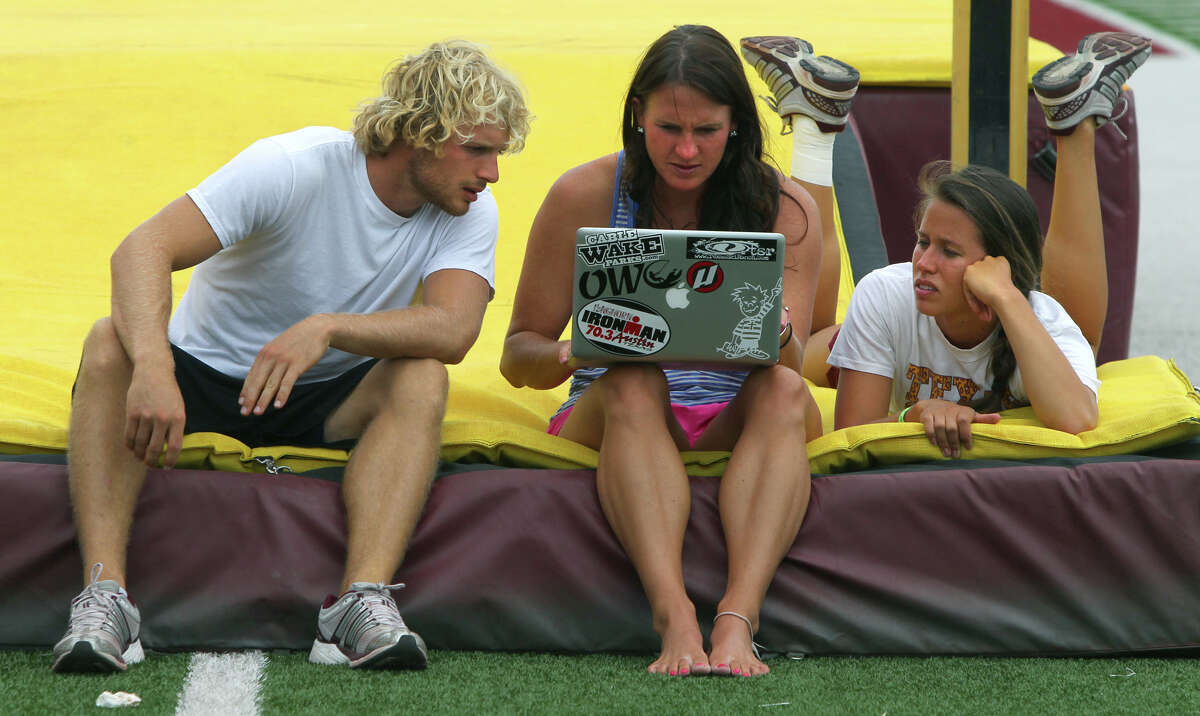 Texas St. vaulter eyes NCAA title