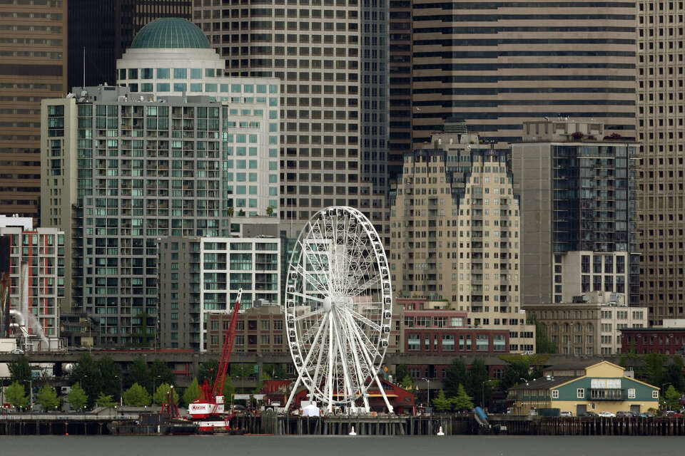 Gondolas attached to Seattle 'Great Wheel' Ferris wheel