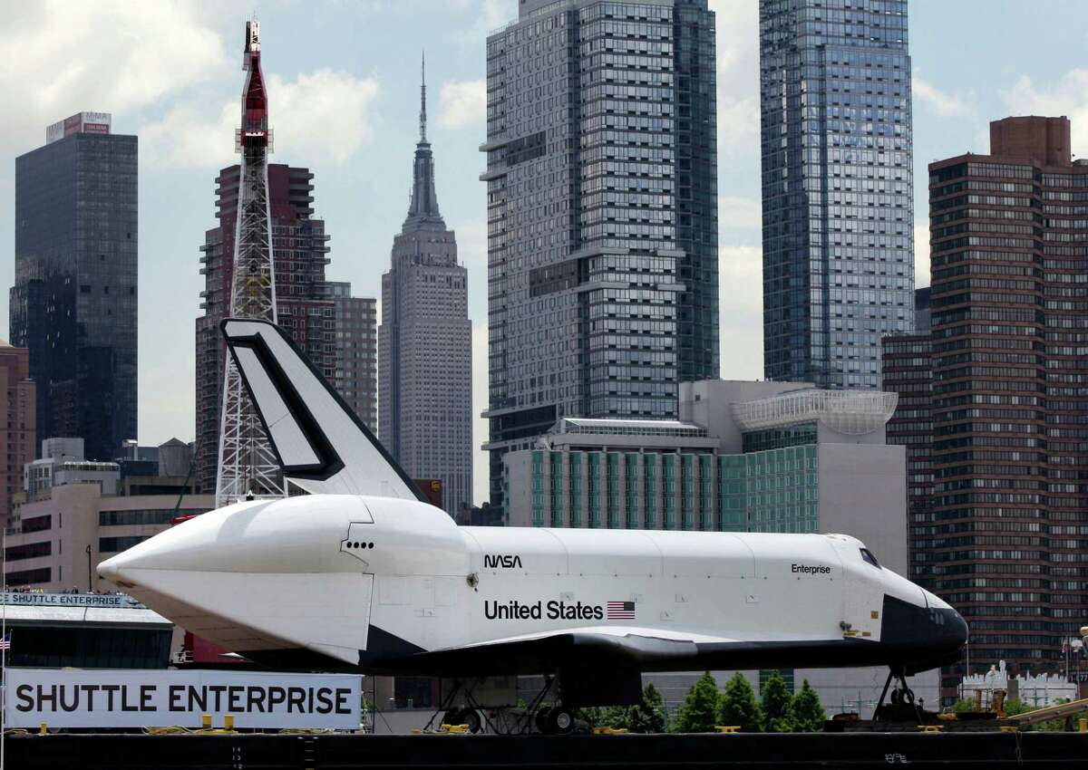 News of the world in photos: Space shuttle comes home