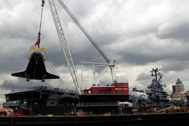 News of the world in photos: Space shuttle comes home
