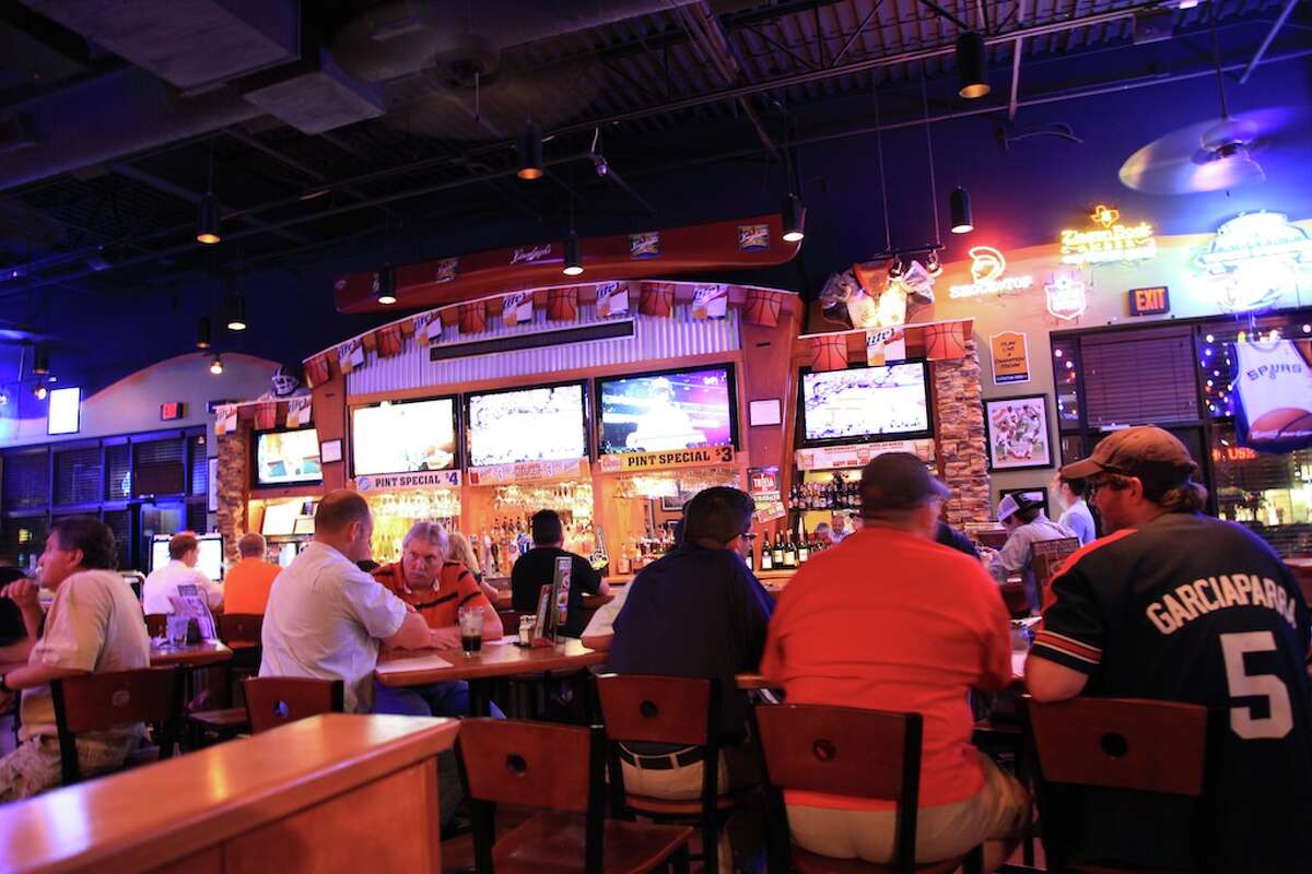 Pub Crawl: Boston's The Gourmet Pizza