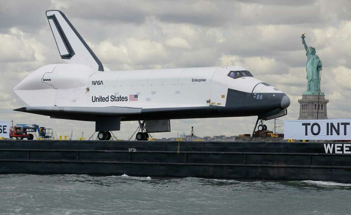 Space shuttle Enterprise arrives at Manhattan home
