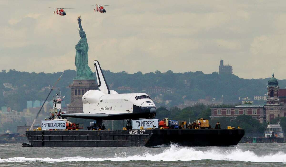 Space shuttle Enterprise arrives at Manhattan home