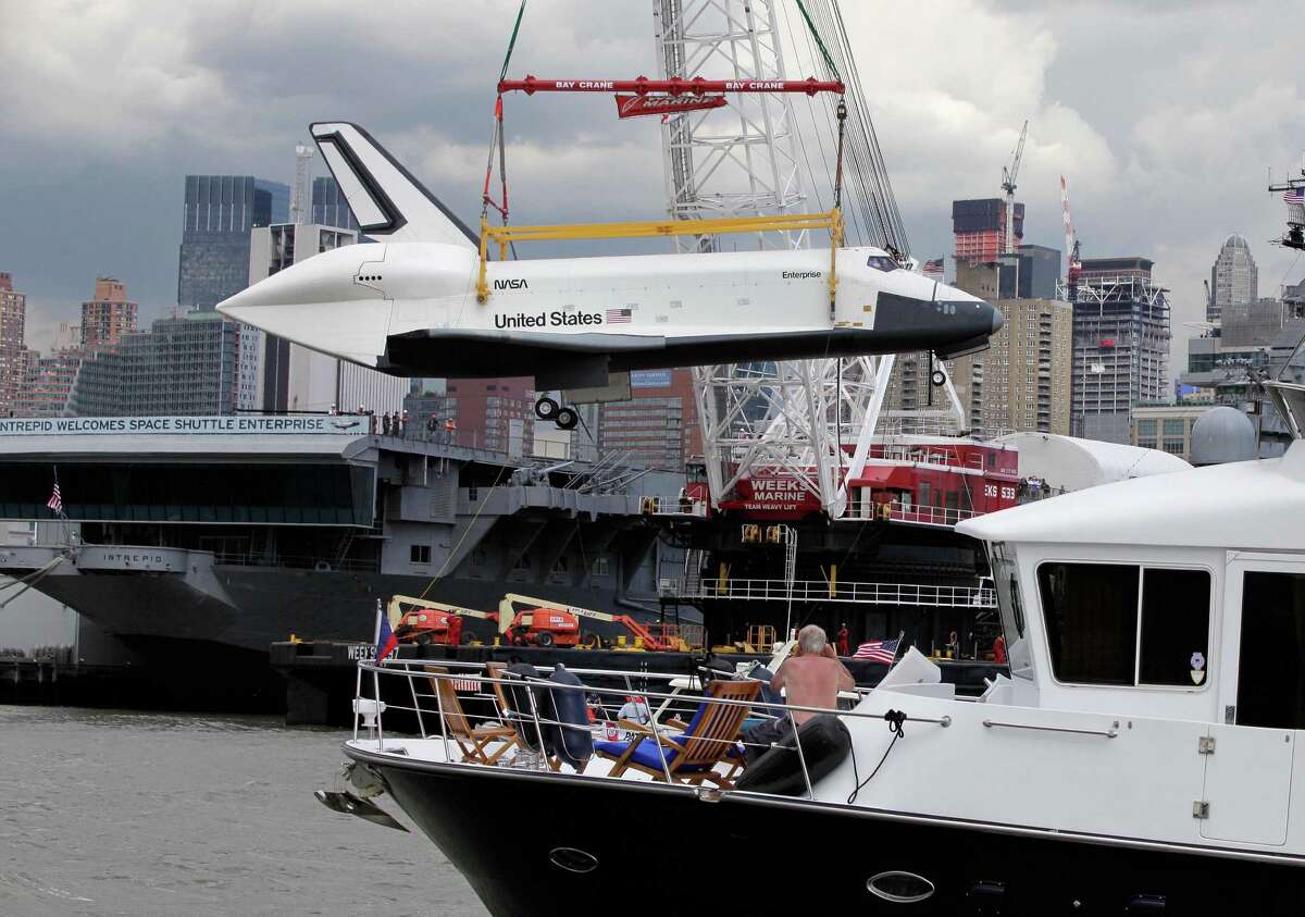 Space shuttle Enterprise arrives at Manhattan home