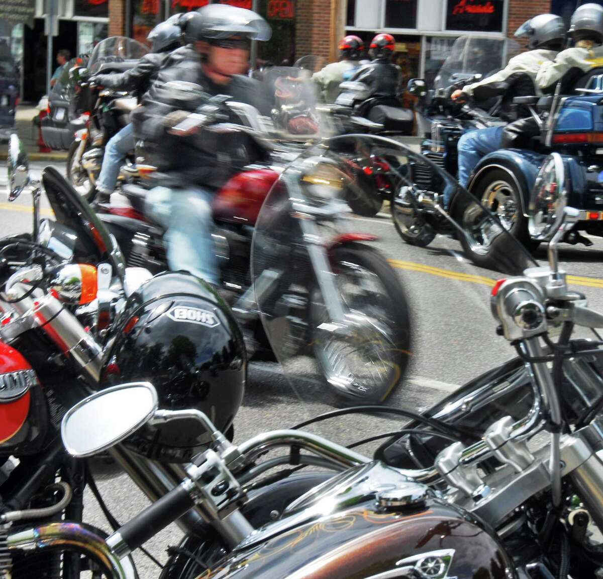 Getting There: Law doesn't give motorcycle 'blockers' right to stop traffic