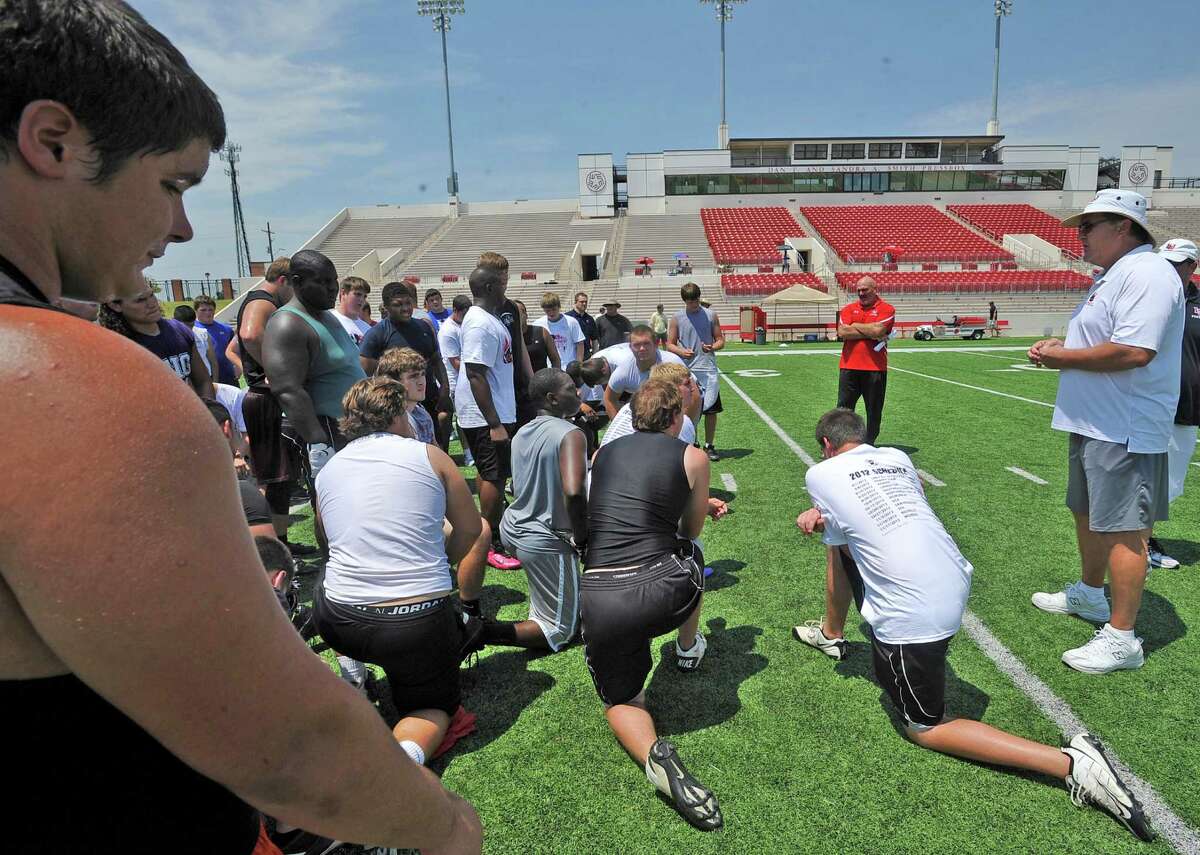 PHOTOS: Lamar holds football camp for linemen