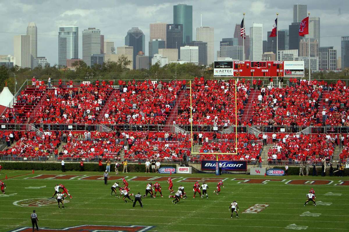 UH regents approve financing for new football stadium