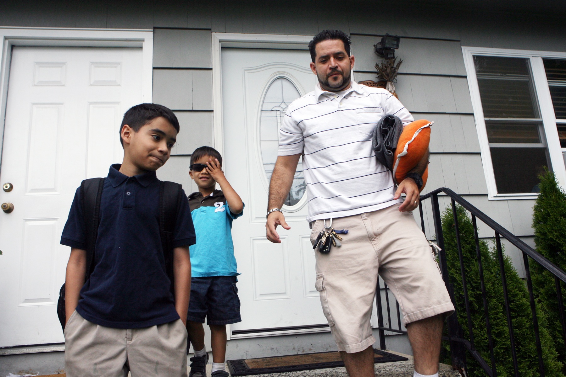 Unemployed dads find they grow closer to their children
