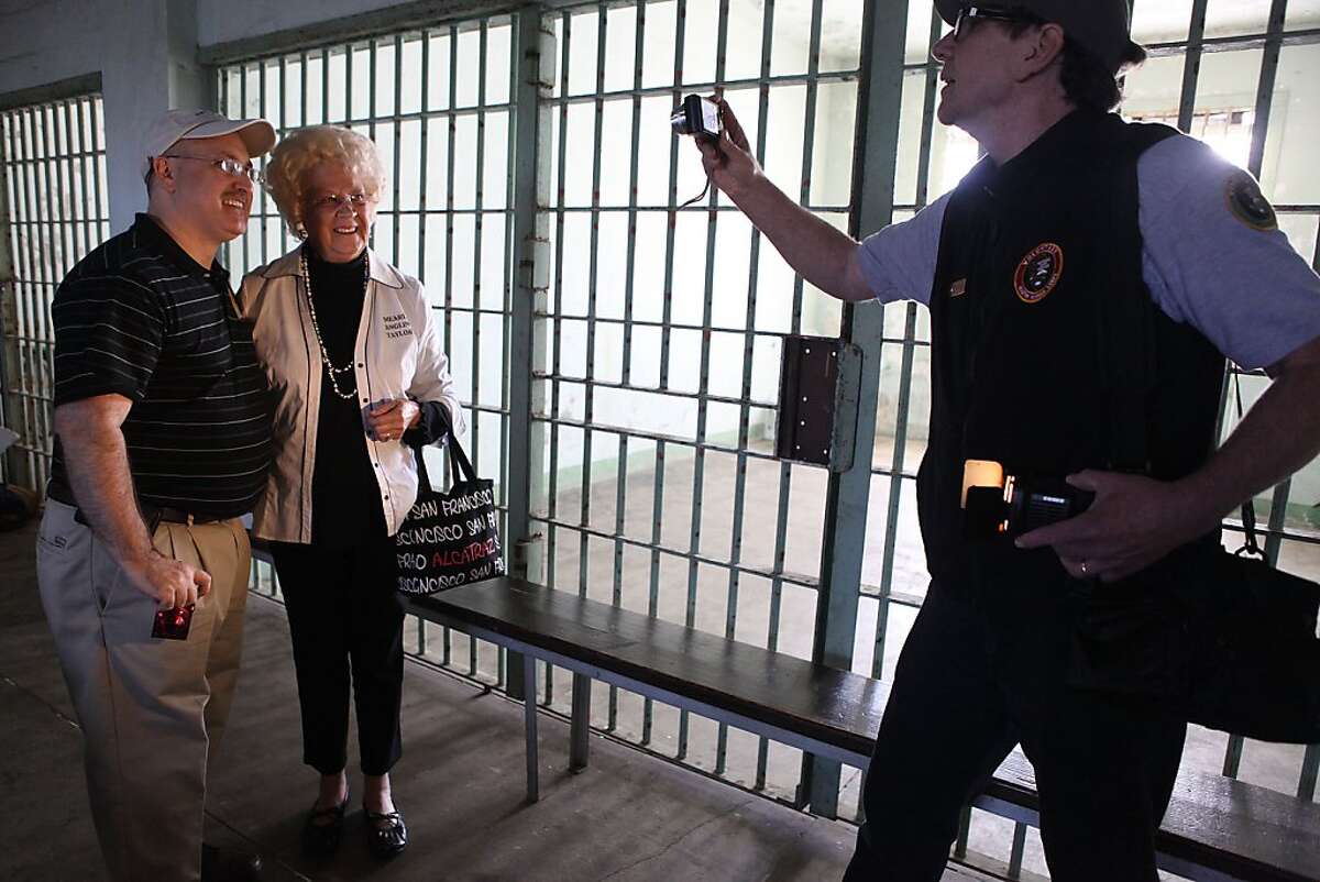 Alcatraz escapees' family convinced brothers alive