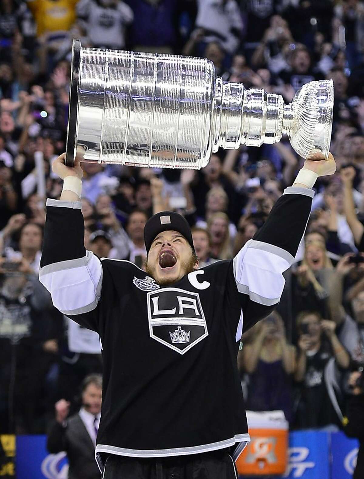 Los Angeles Kings win 1st Stanley Cup title