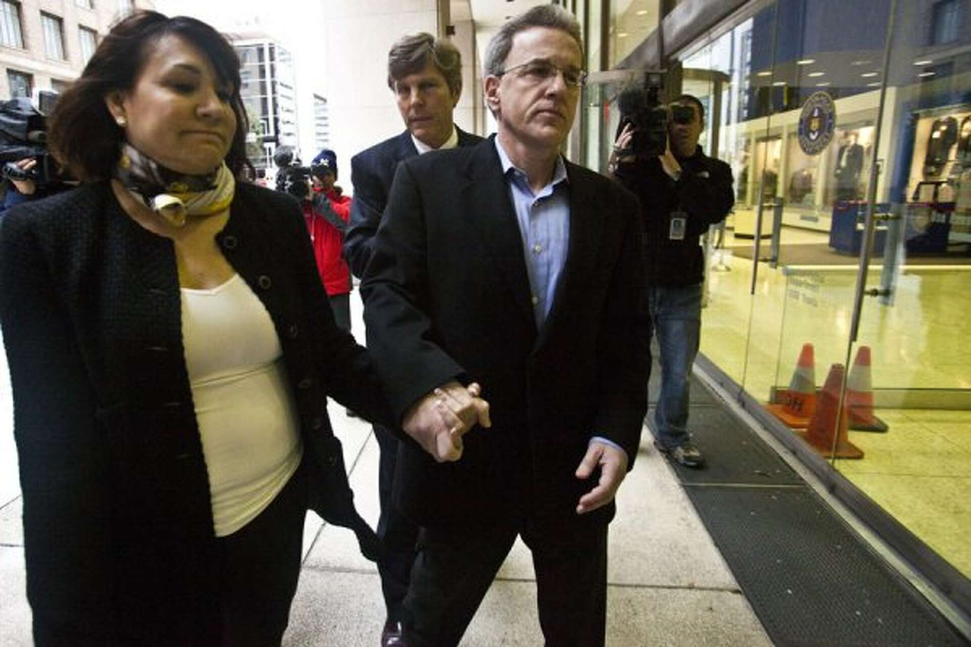 Lawyer in murder-for-hire case: Ex-mistress is trying to have me killed