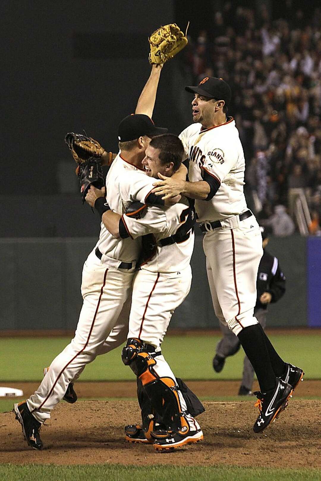 Matt Cain throws perfect game as Giants win 10-0