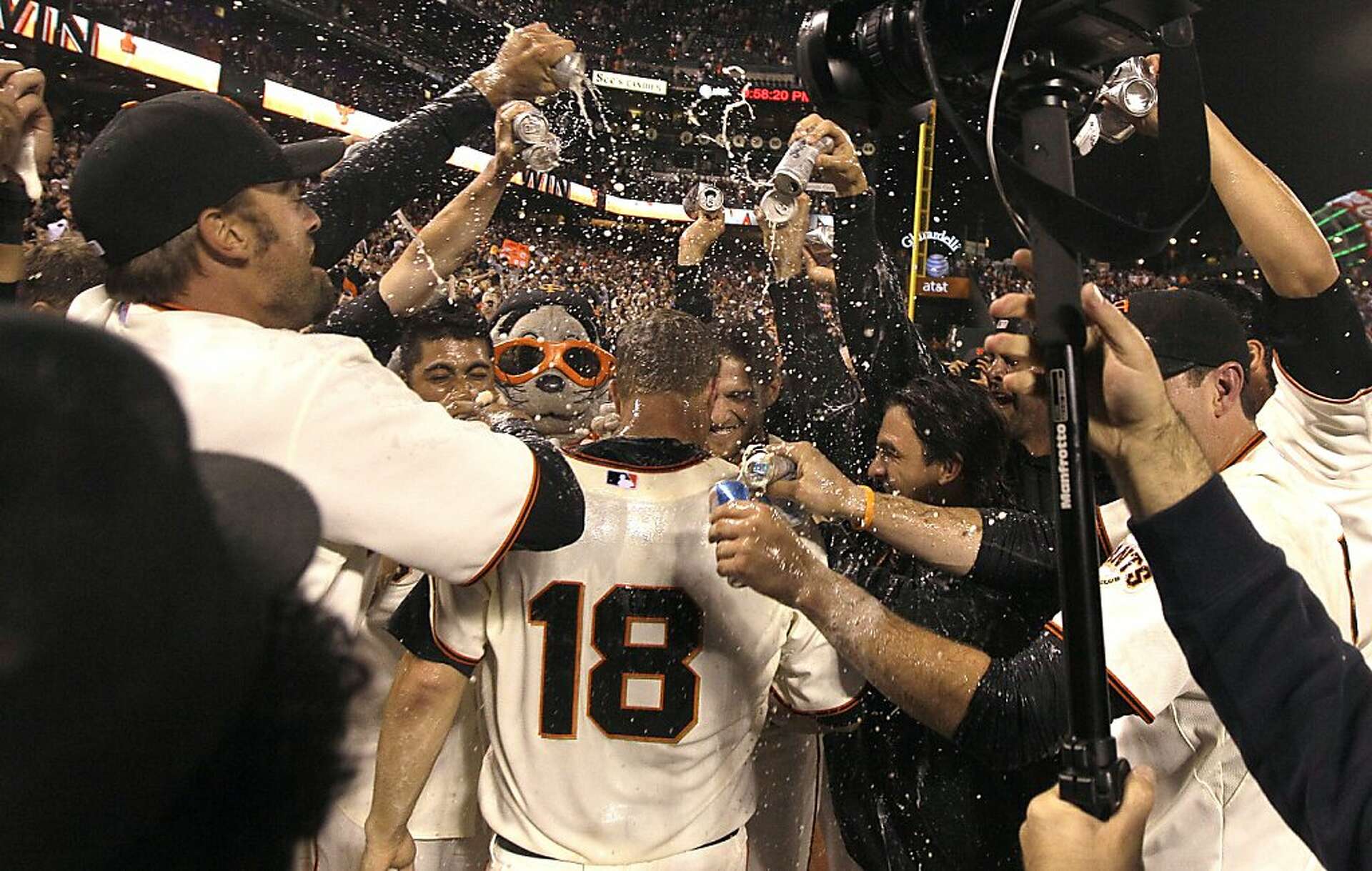 Matt Cain throws perfect game as Giants win 10-0