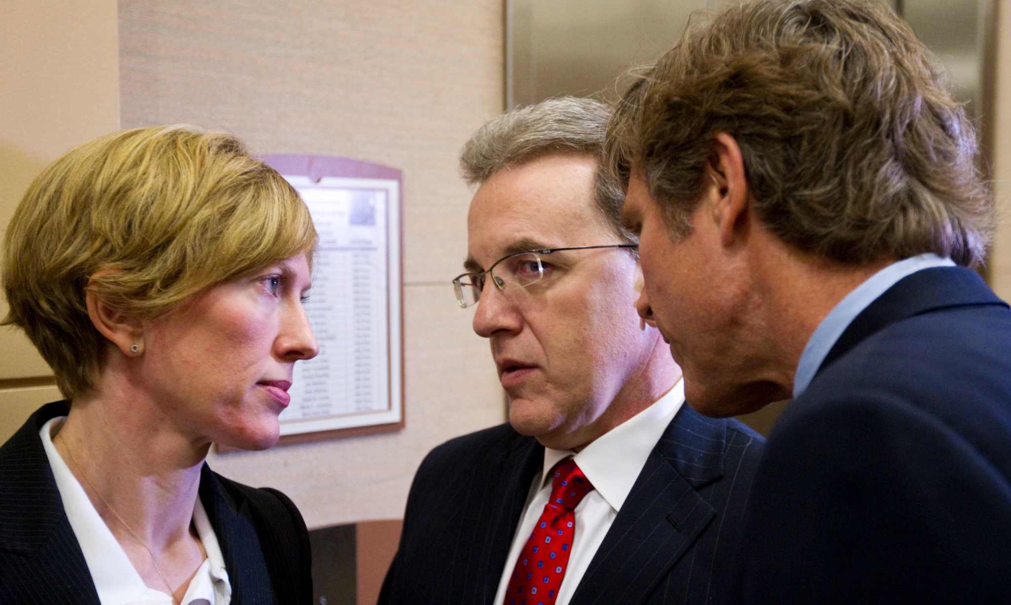 Judge admonishes Stern's lawyers for holding news conference