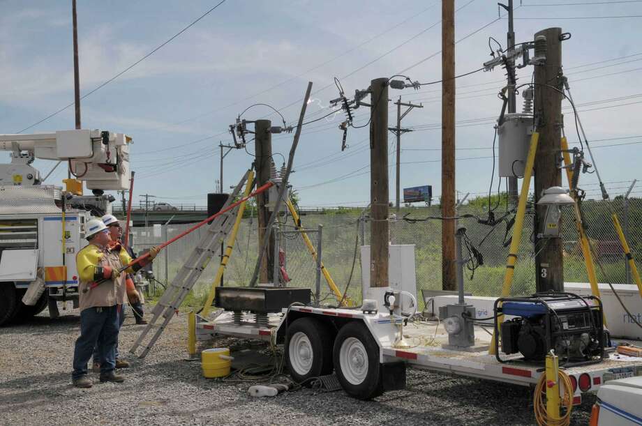 Photos, video: Powerful reasons to avoid live lines - Times Union