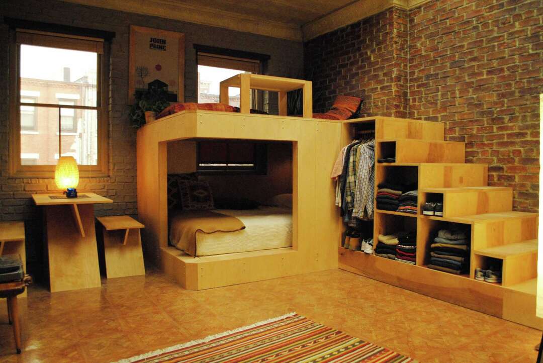 Man's room steals the show on 'Girls'