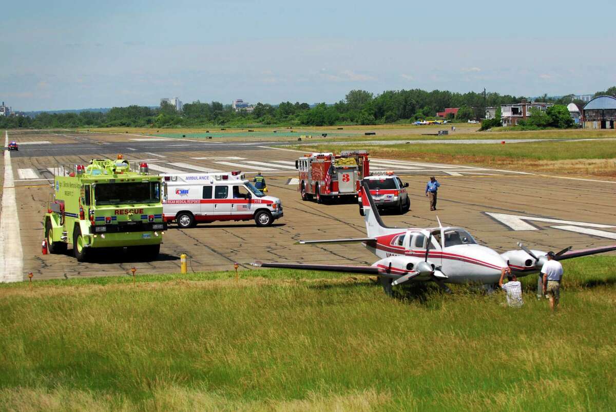 Plane loses control on Sikorsky runway